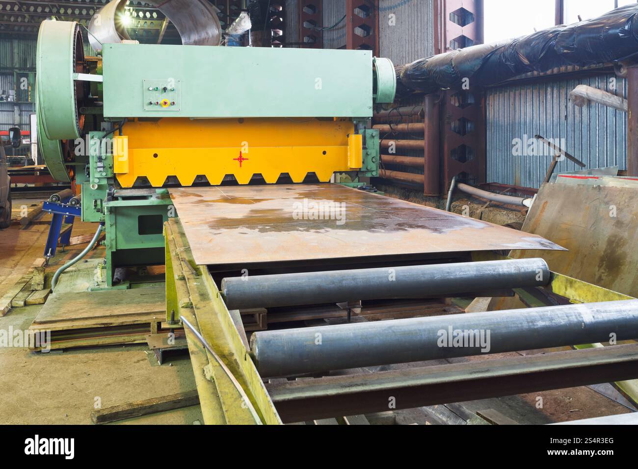 shear machine for metal sheets in mechanical workshop Stock Photo - Alamy