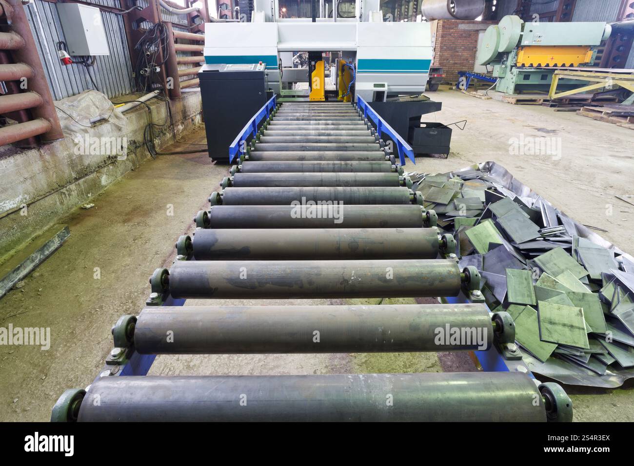 two-column band cutting machine for vertical cuts with feeder in ...