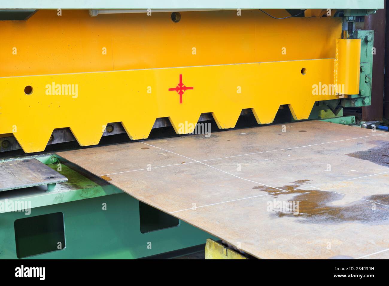 blade of cutting machine for metal sheets in mechanical workshop Stock ...