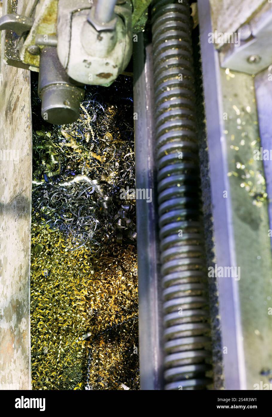 Sump pan hi-res stock photography and images - Alamy