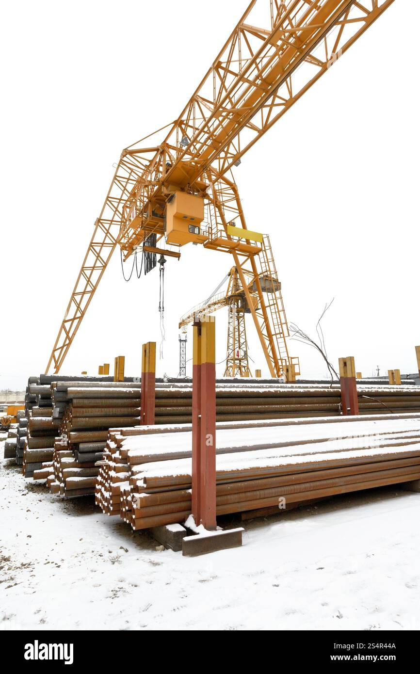 gantry crane over outdoor warehouse with metal pipes Stock Photo - Alamy
