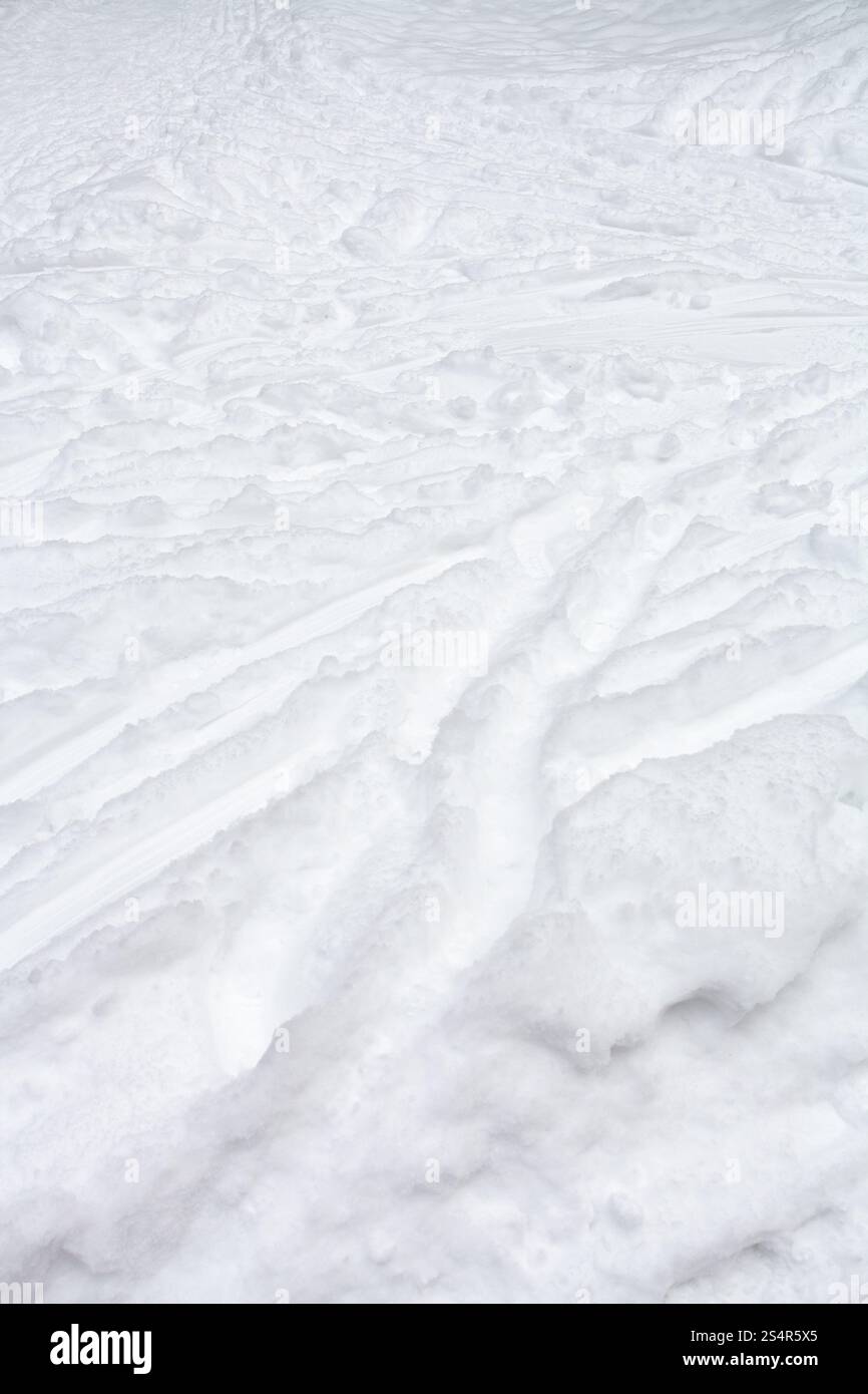 Path in snow ski hi-res stock photography and images - Alamy