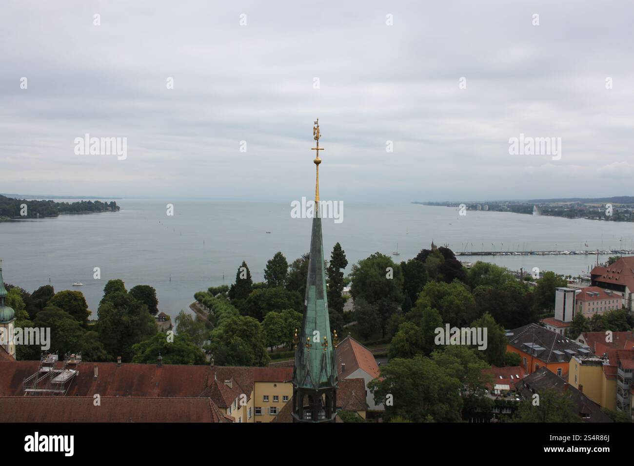 Expansive roof hi-res stock photography and images - Alamy