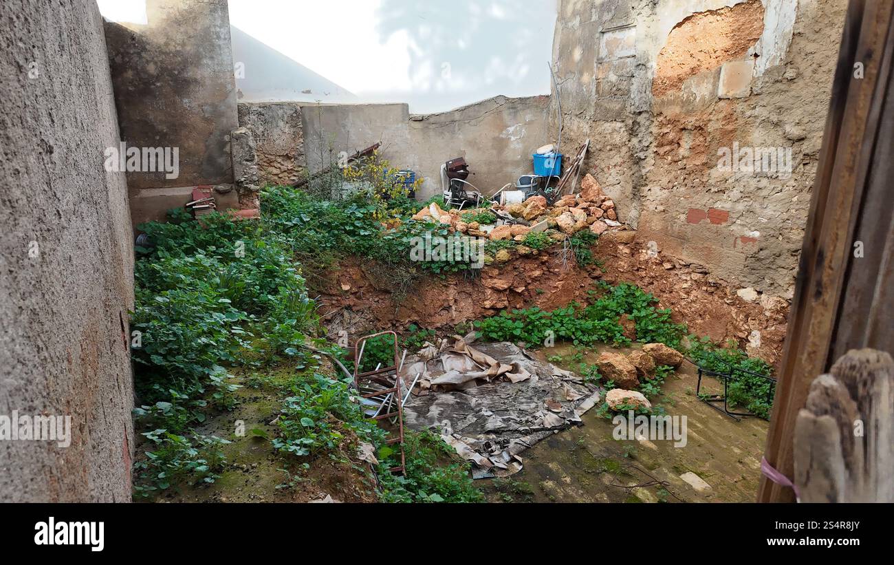 inside an abandoned house with no roof top in Ferragudo Stock Photo - Alamy