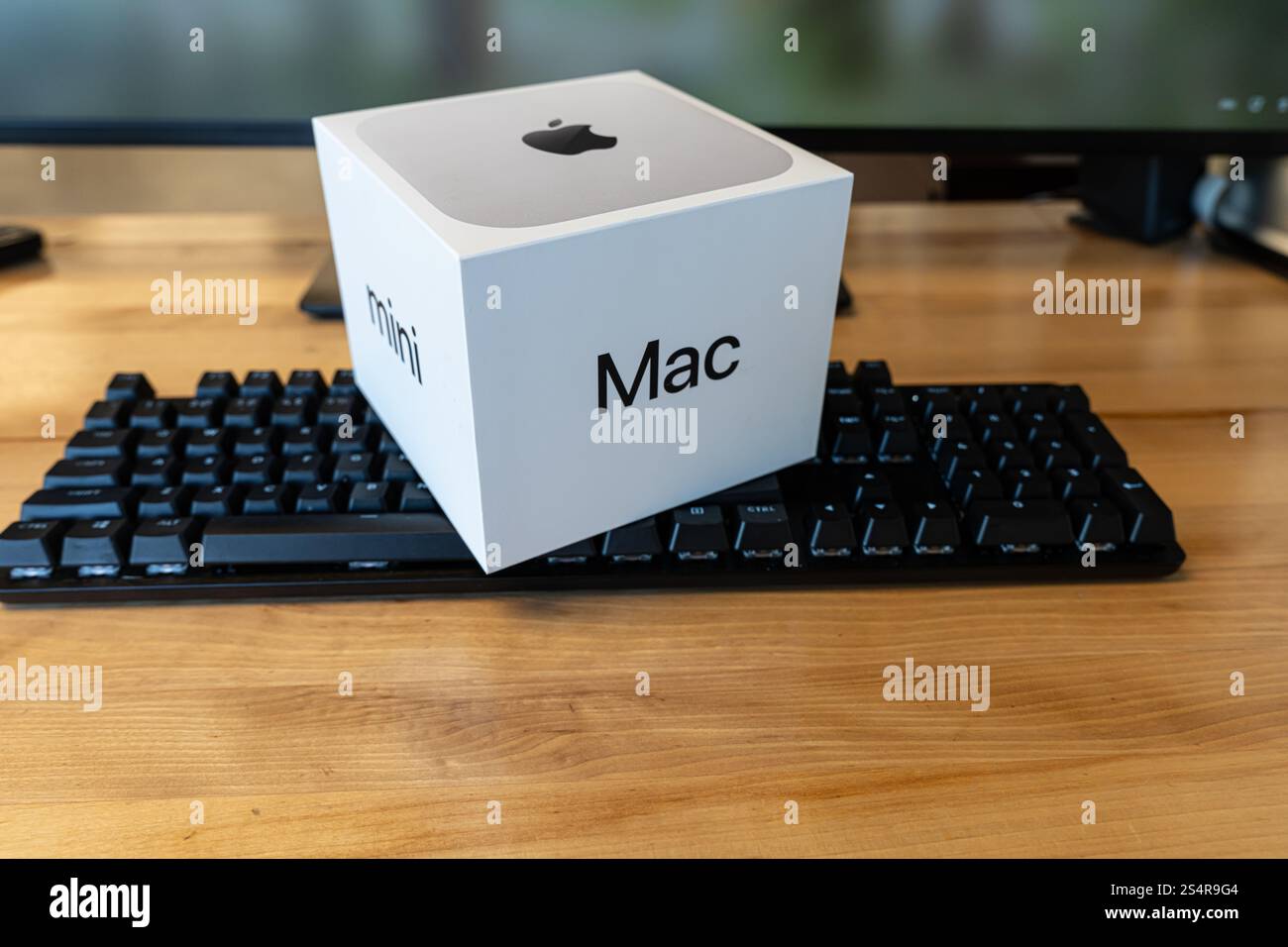 January 9 2025 - Calgary alberta Canada - Mac Mini M4 Packaging Stock ...