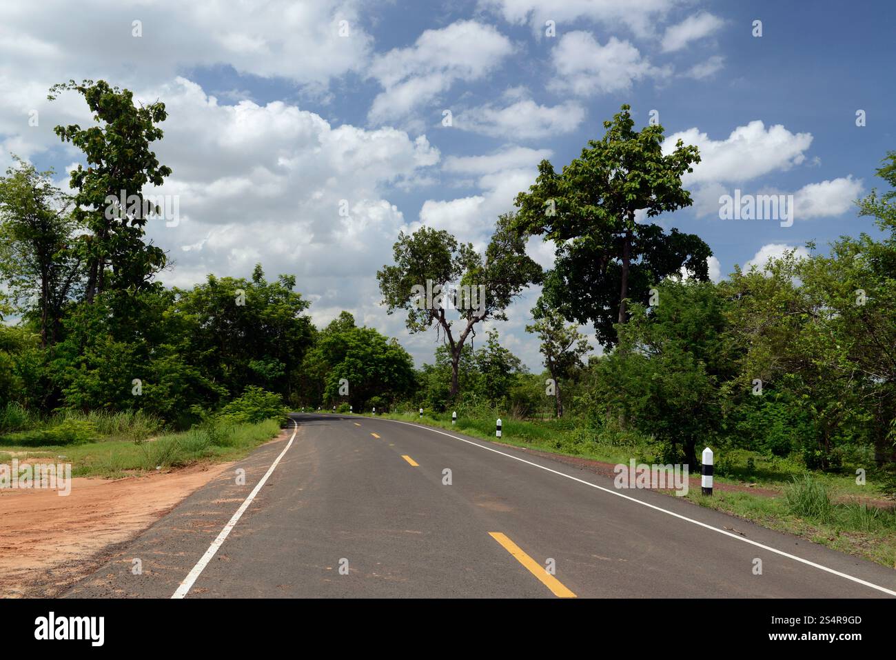 a road near the city of Amnat Charoen in the Provinz Amnat Charoen in ...