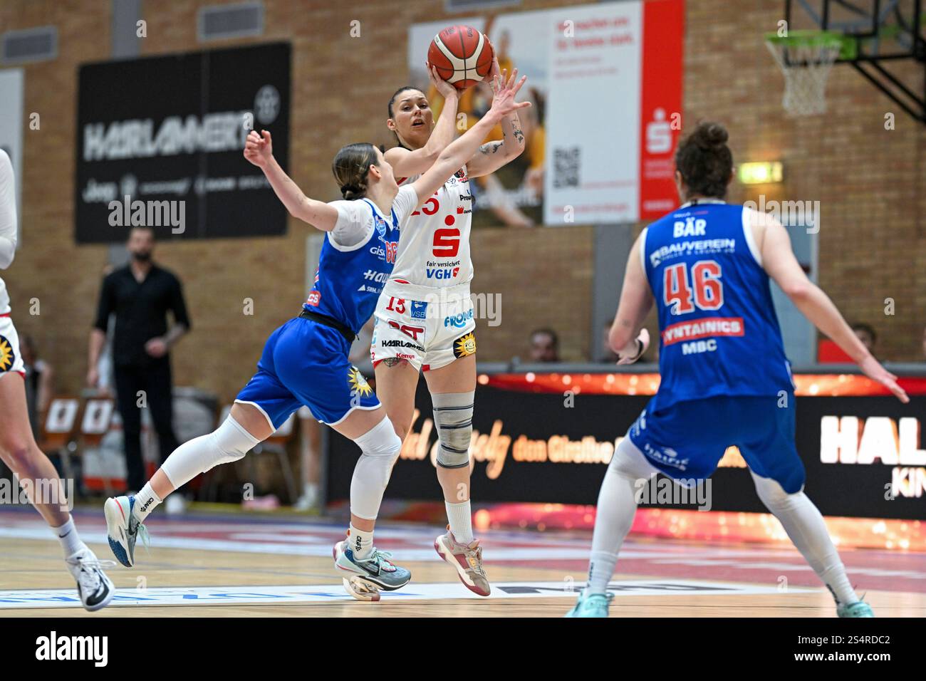 1. DBBL - GiroLive Panthers Osnabrück - GISA Lions SV Halle am 12.01. ...
