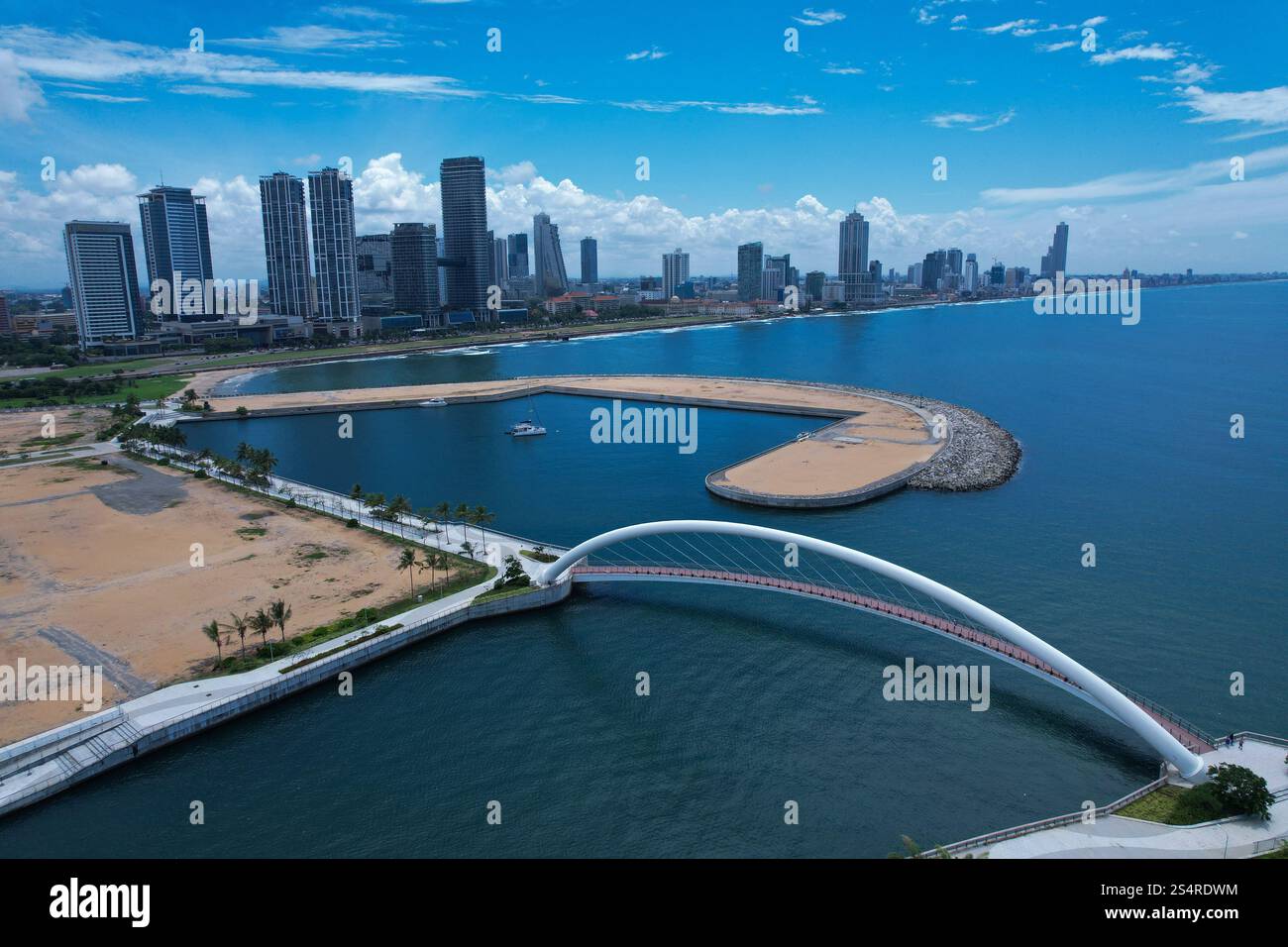 (250113) -- COLOMBO, Jan. 13, 2025 (Xinhua) -- This photo taken on Oct ...