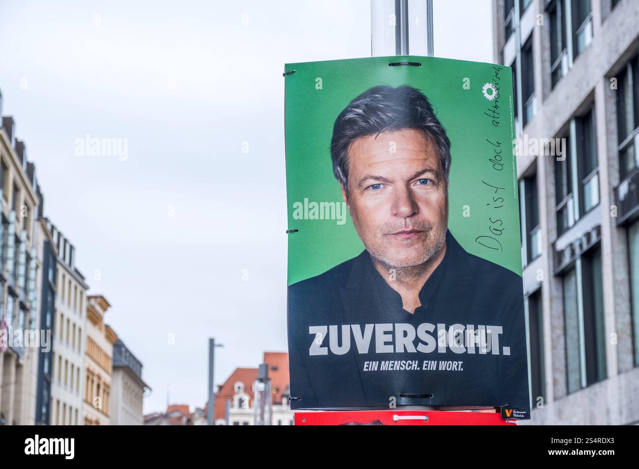 Plakate in der Leipziger Innenstadt werben für die Bundestagswahl 2025 ...