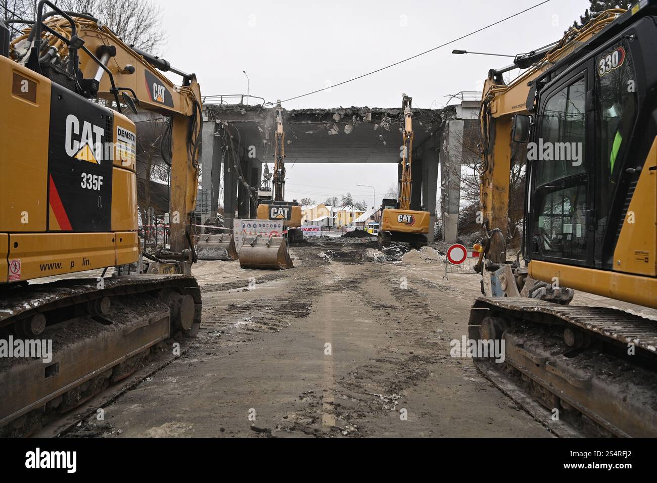 Ostrava, Czech Republic. 13th Jan, 2025. Demolition with hydraulics ...