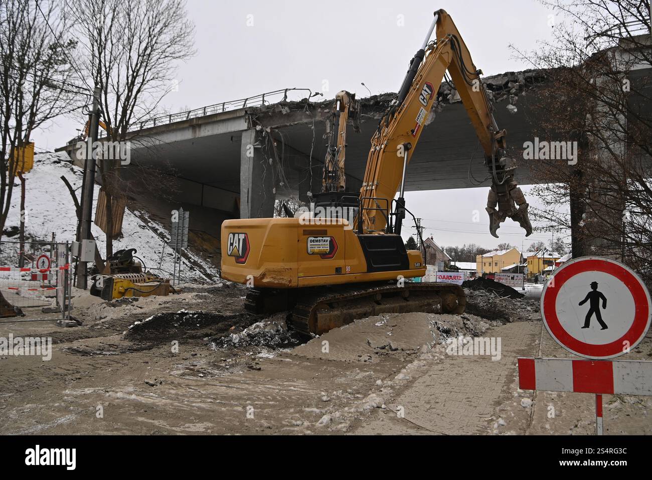 Ostrava, Czech Republic. 13th Jan, 2025. Demolition with hydraulics ...