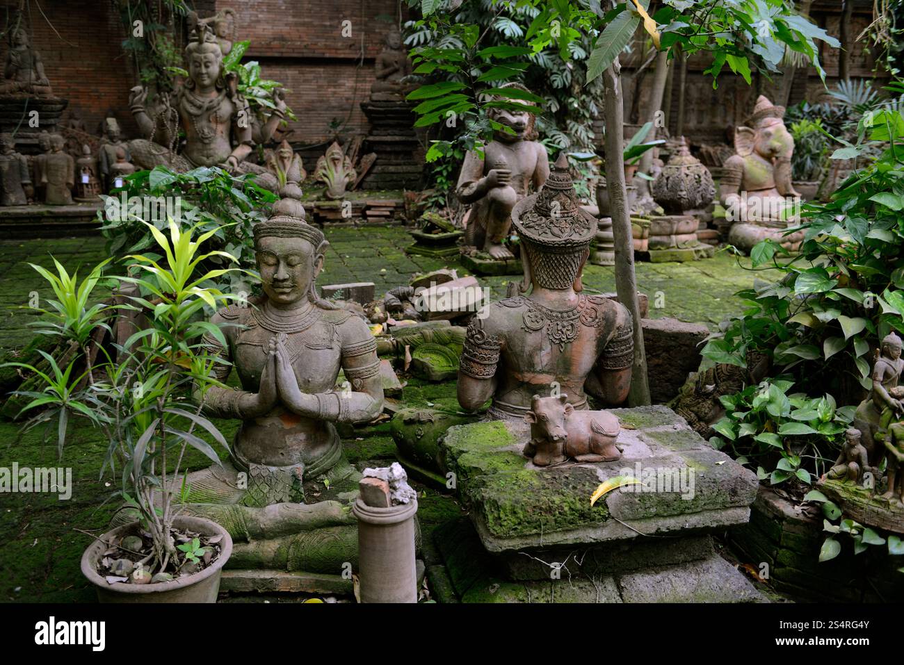 a garden and Buddha terracota of Mr Ban Phor Linag Meuns Terracota Art ...