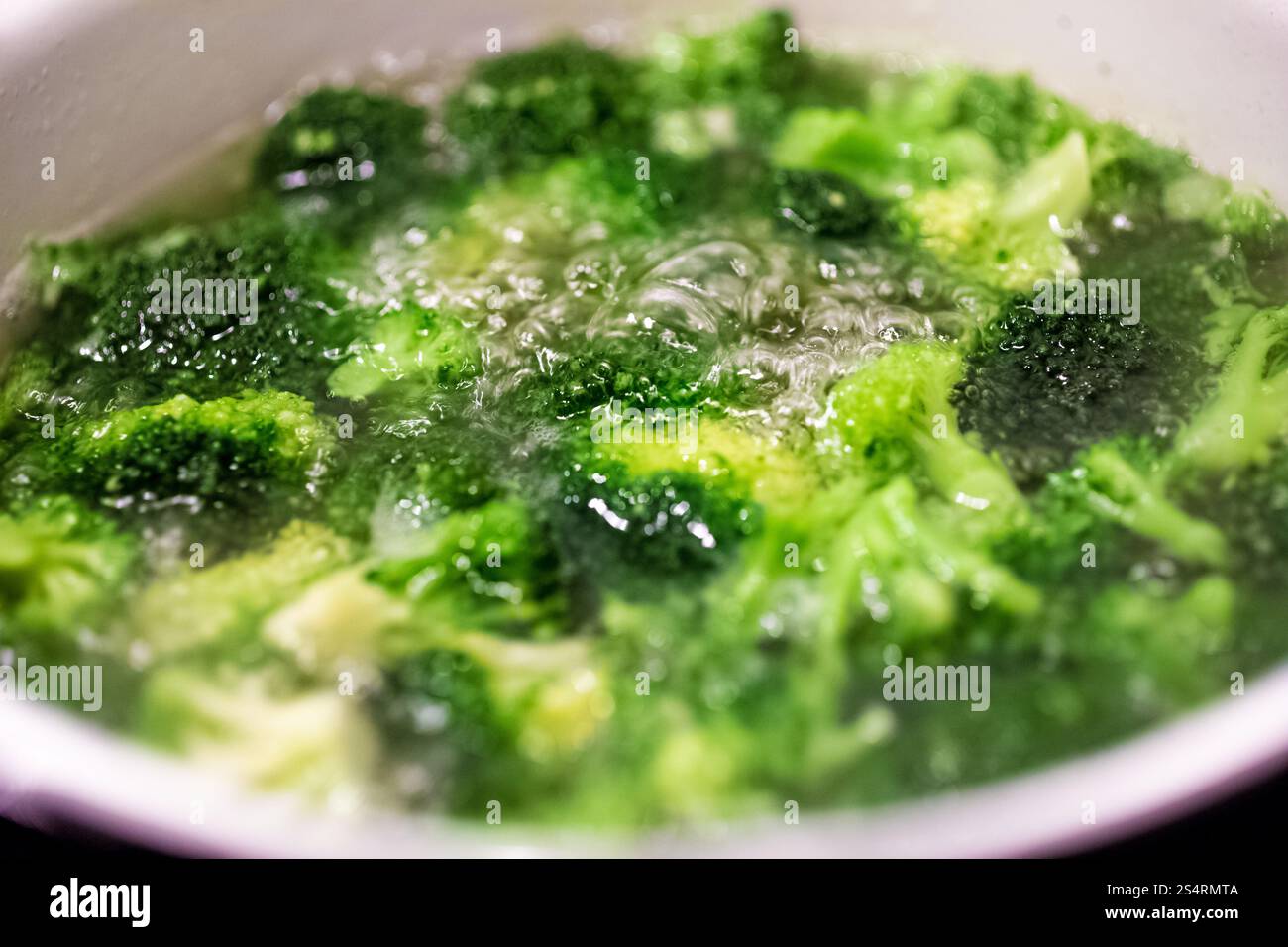Green broccoli boiling in water hi-res stock photography and images - Alamy