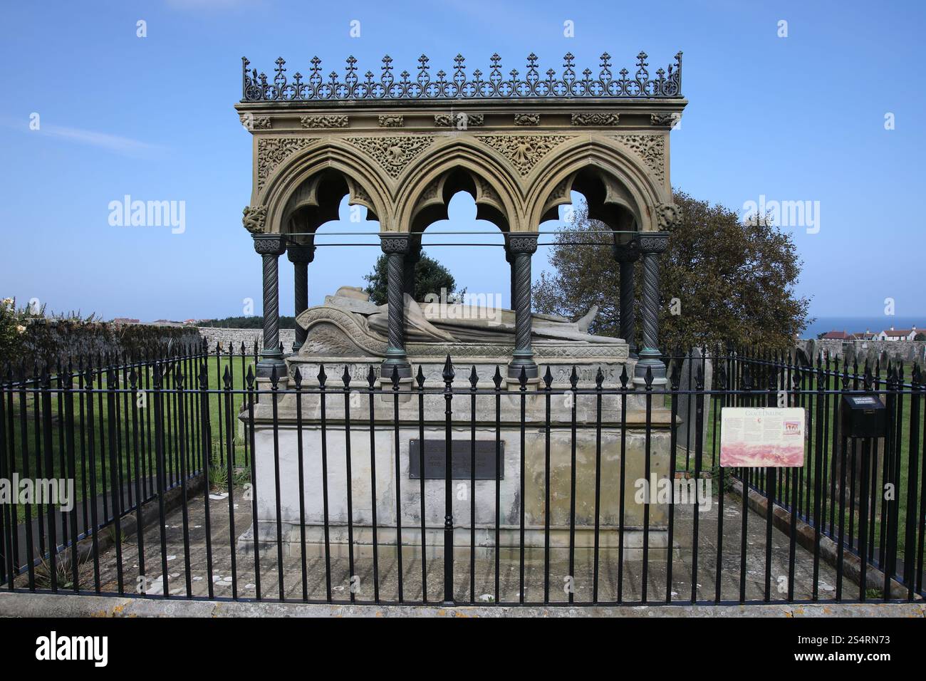 Grace Darling monument, Bamburgh Stock Photo - Alamy