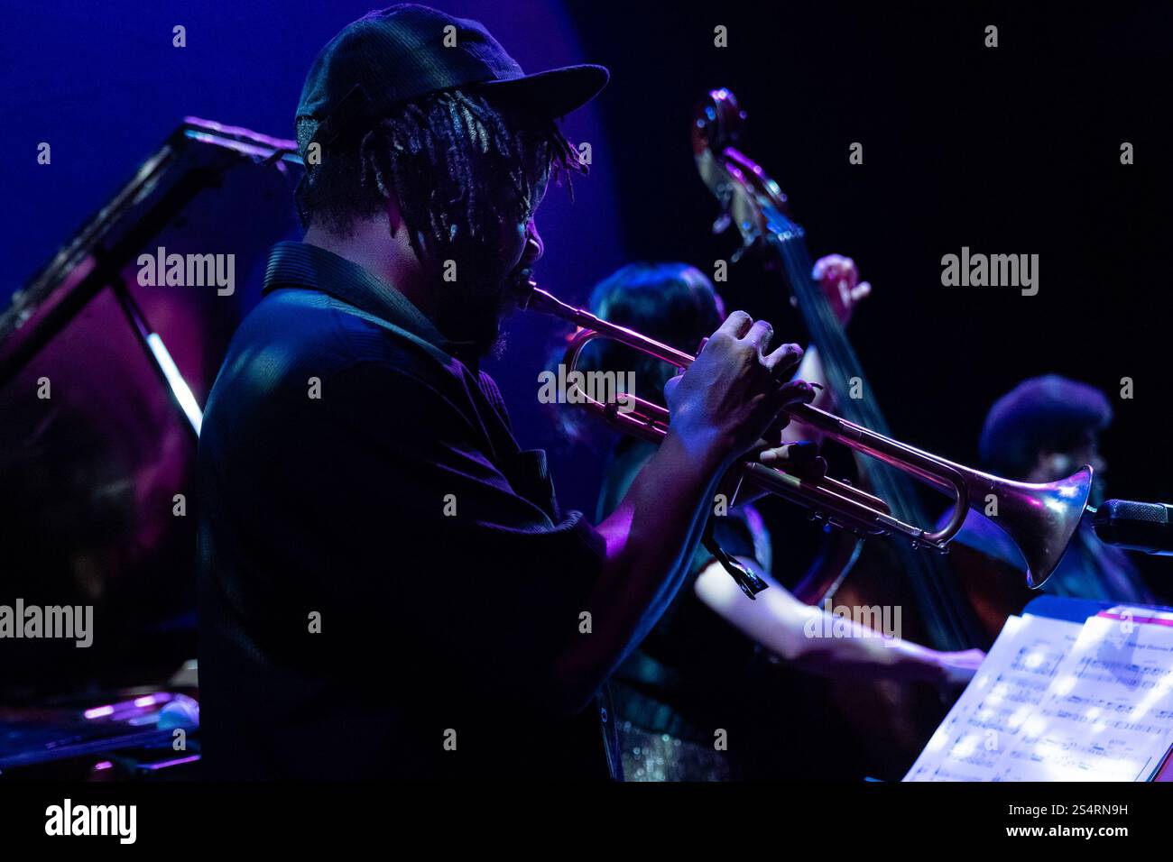 New York, USA. 10th Jan, 2025. Linda May Han Oh performs with Ambrose ...