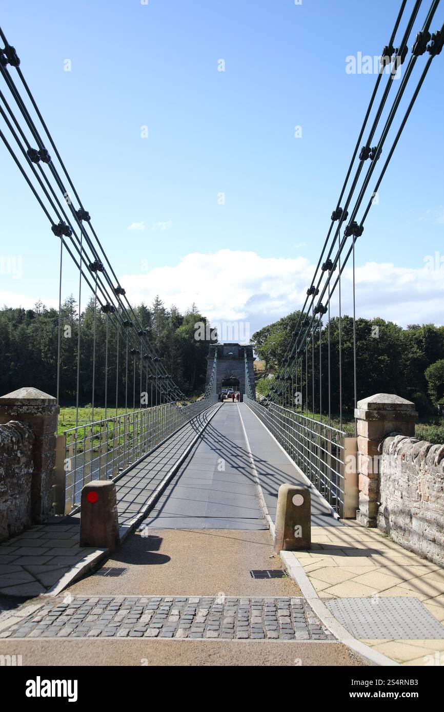 union chain bridge joining Scotland and Engand Stock Photo - Alamy