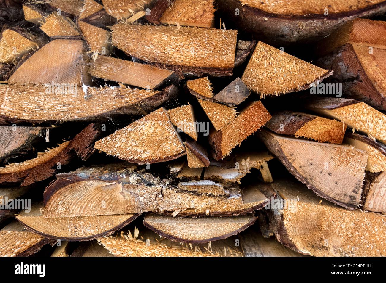 Closeup texture of chopped pine wood Stock Photo - Alamy