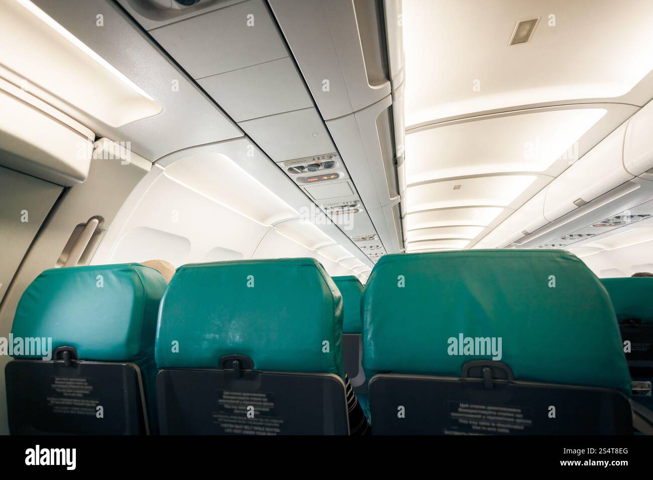 Airliner passenger seats row hi-res stock photography and images - Alamy