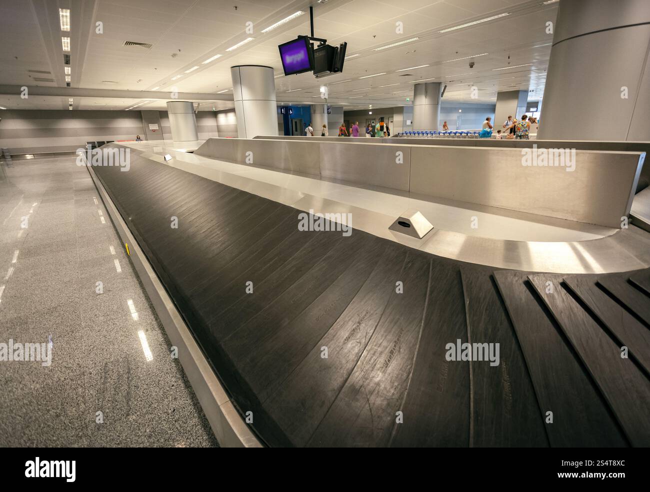 Luggage belt in airport hi-res stock photography and images - Alamy