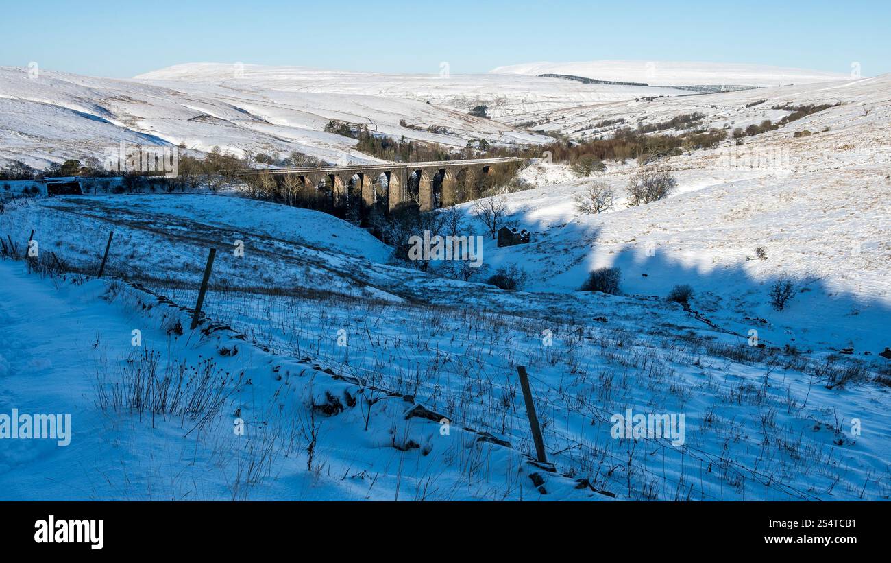 Dalehead viaduct in winter hi-res stock photography and images - Alamy