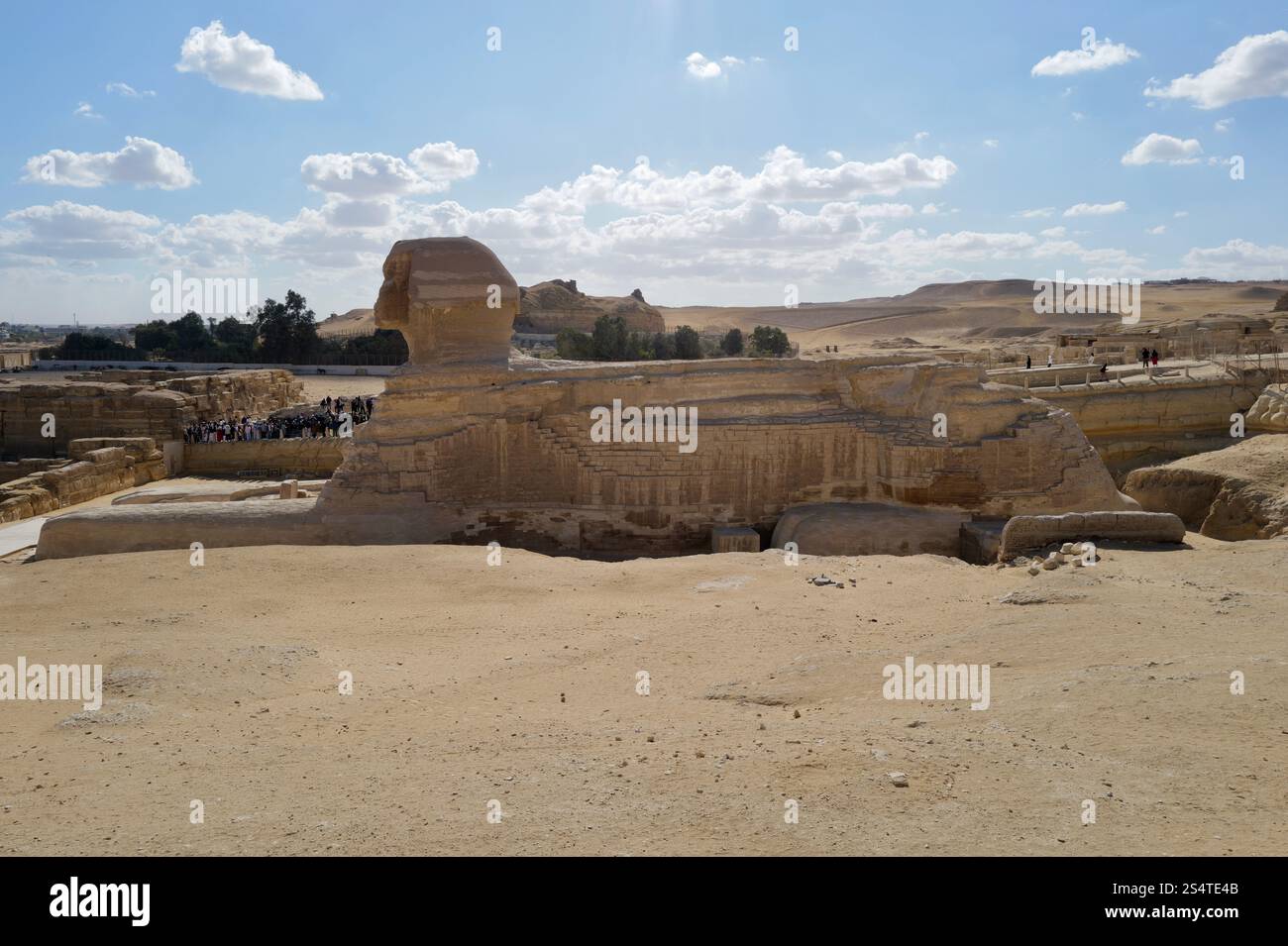 The great pyramids and Sphinx atop the Giza plateau outside of Cairo ...