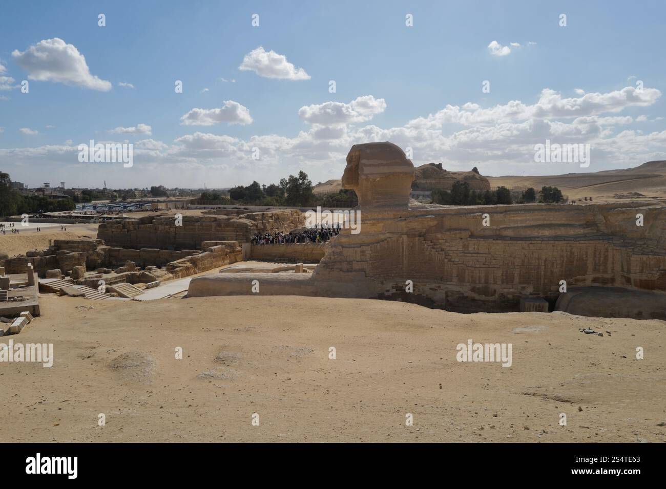 The great pyramids and Sphinx atop the Giza plateau outside of Cairo ...