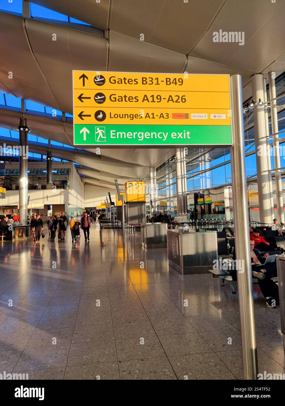 Terminals interior hi-res stock photography and images - Alamy
