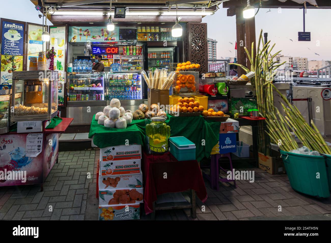 Outdoor drinks culture hi-res stock photography and images - Alamy
