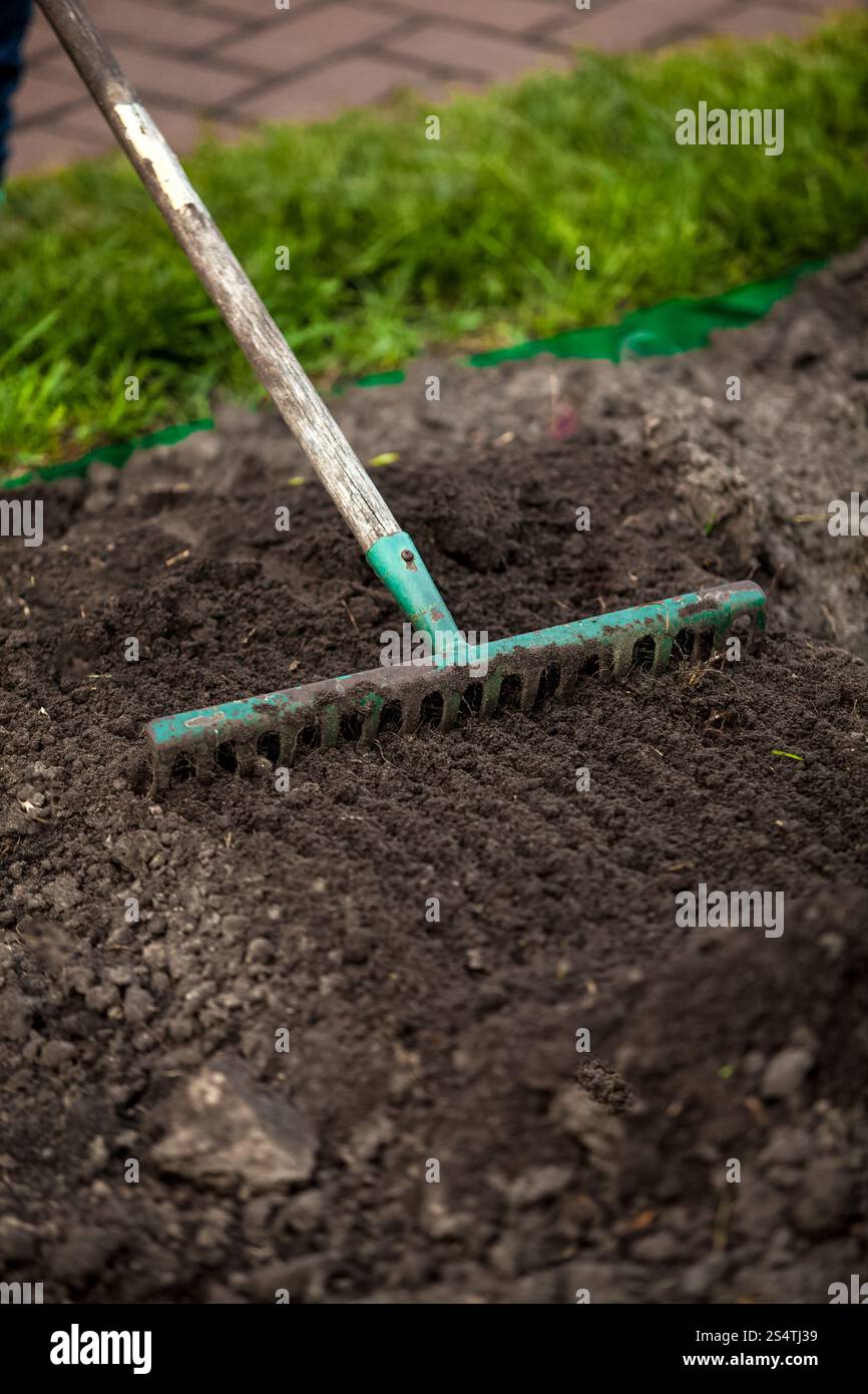 Rake teeth up hi-res stock photography and images - Alamy