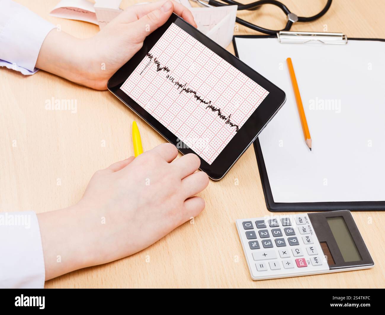 medic checks patient electrocardiogram on tablet pc Stock Photo - Alamy