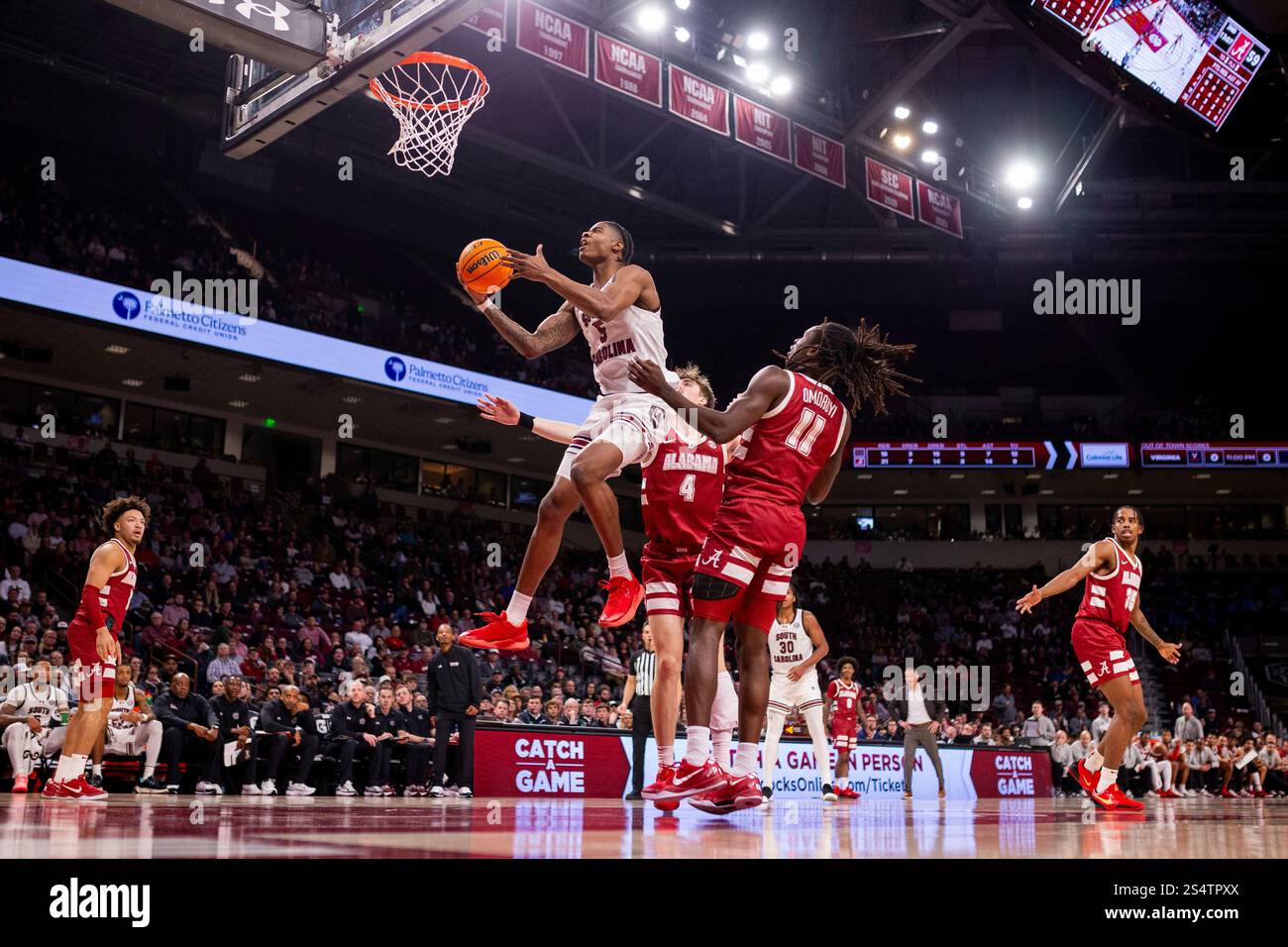 South Carolina forward Nick Pringle (5) shoots between Alabama forward ...