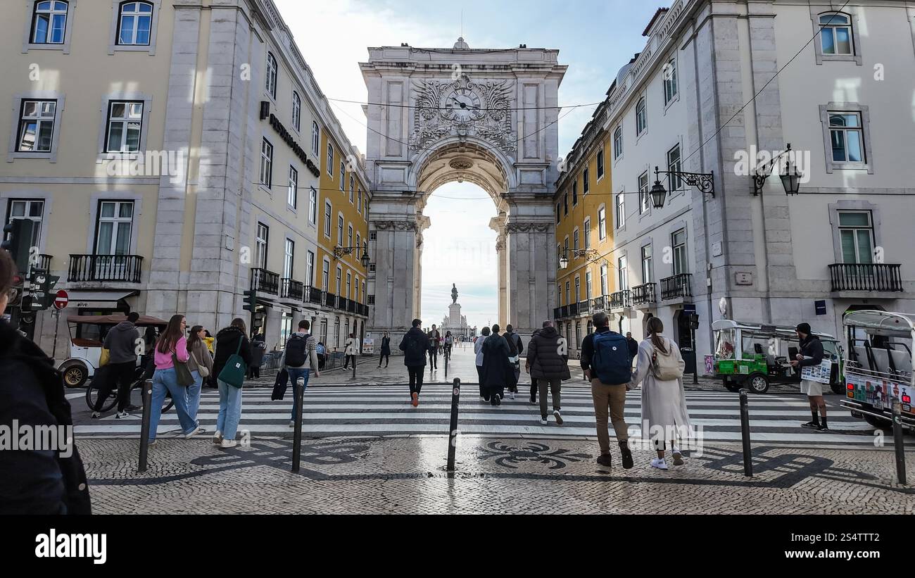 Arco da Rua Augusta, view from Rua Augusta Stock Photo - Alamy