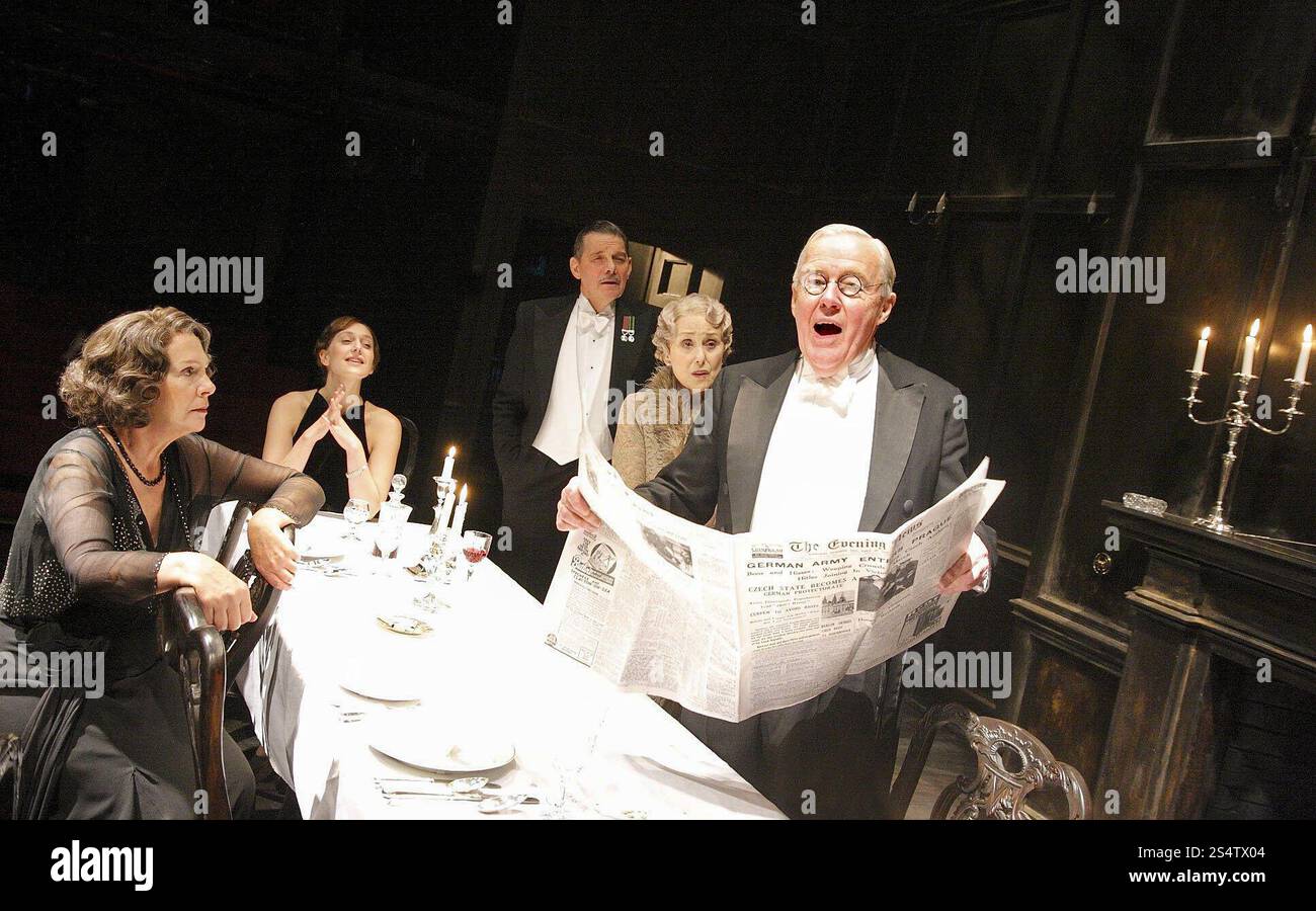 l-r: Penelope Wilton (Agatha), Hattie Morahan (Mary), Paul Shelley ...