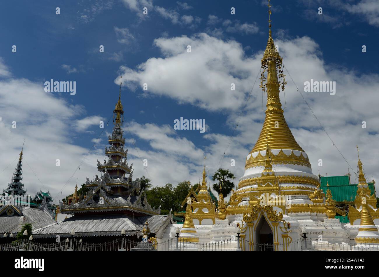 the Temple of Wat Jong Kham and Jong Klang in the village of Mae Hong ...