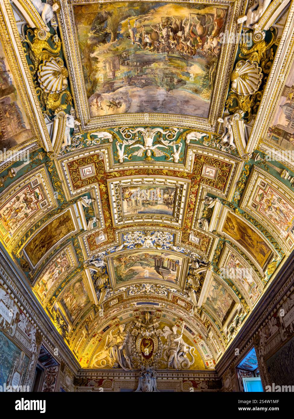 Ornate ceiling of the Gallery of Maps in the Vatican Museums, Vatican City, Rome, Italy Stock ...