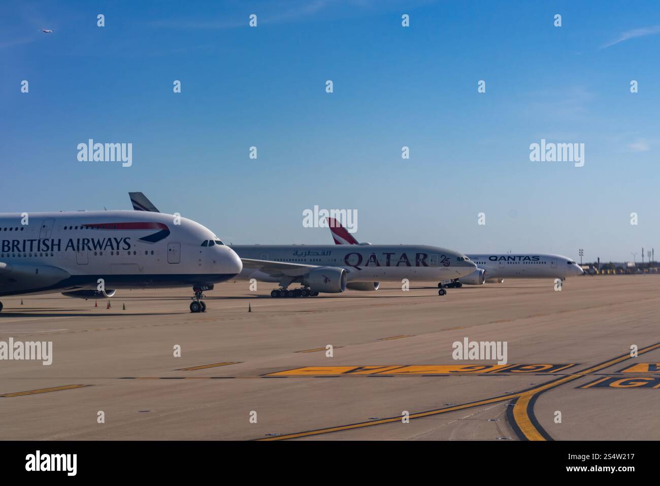 International airliners parked on the apron at Dallas Fort Worth ...