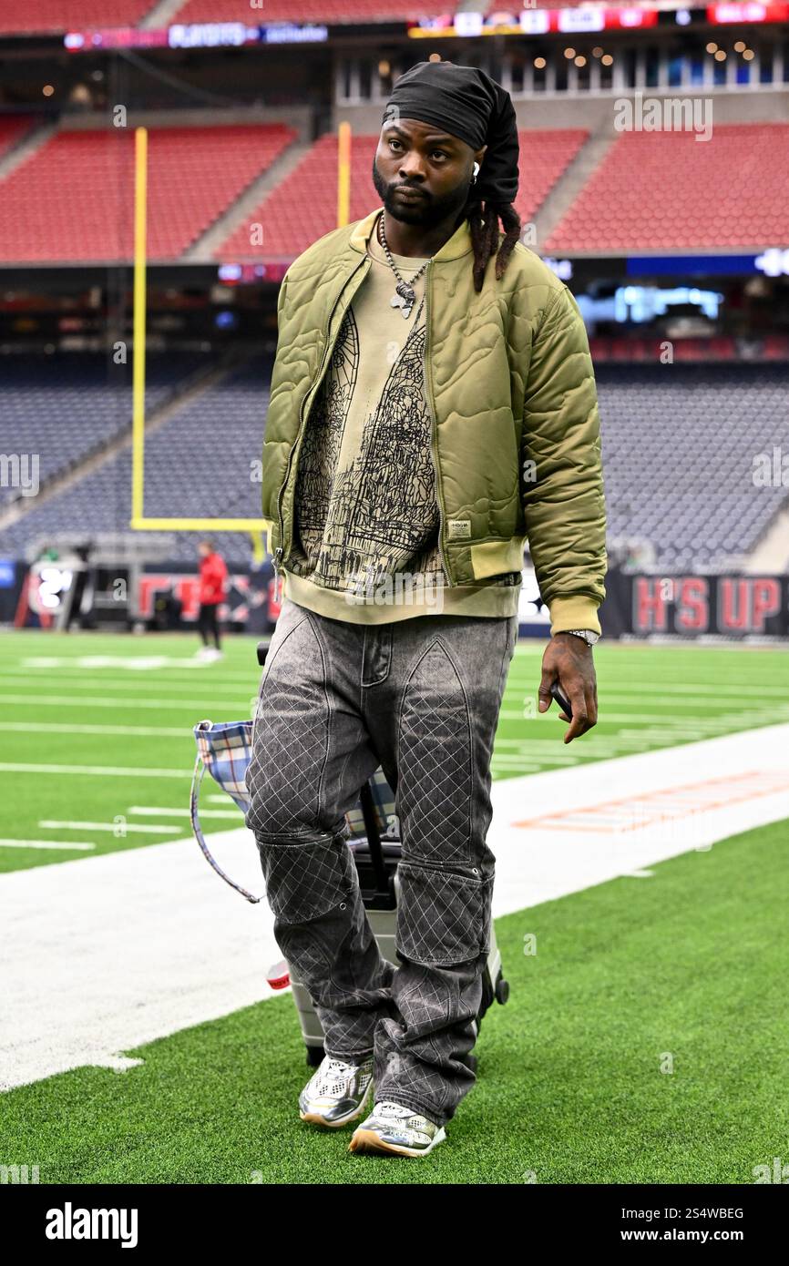 Los Angeles Chargers running back Gus Edwards arrives prior to an NFL ...