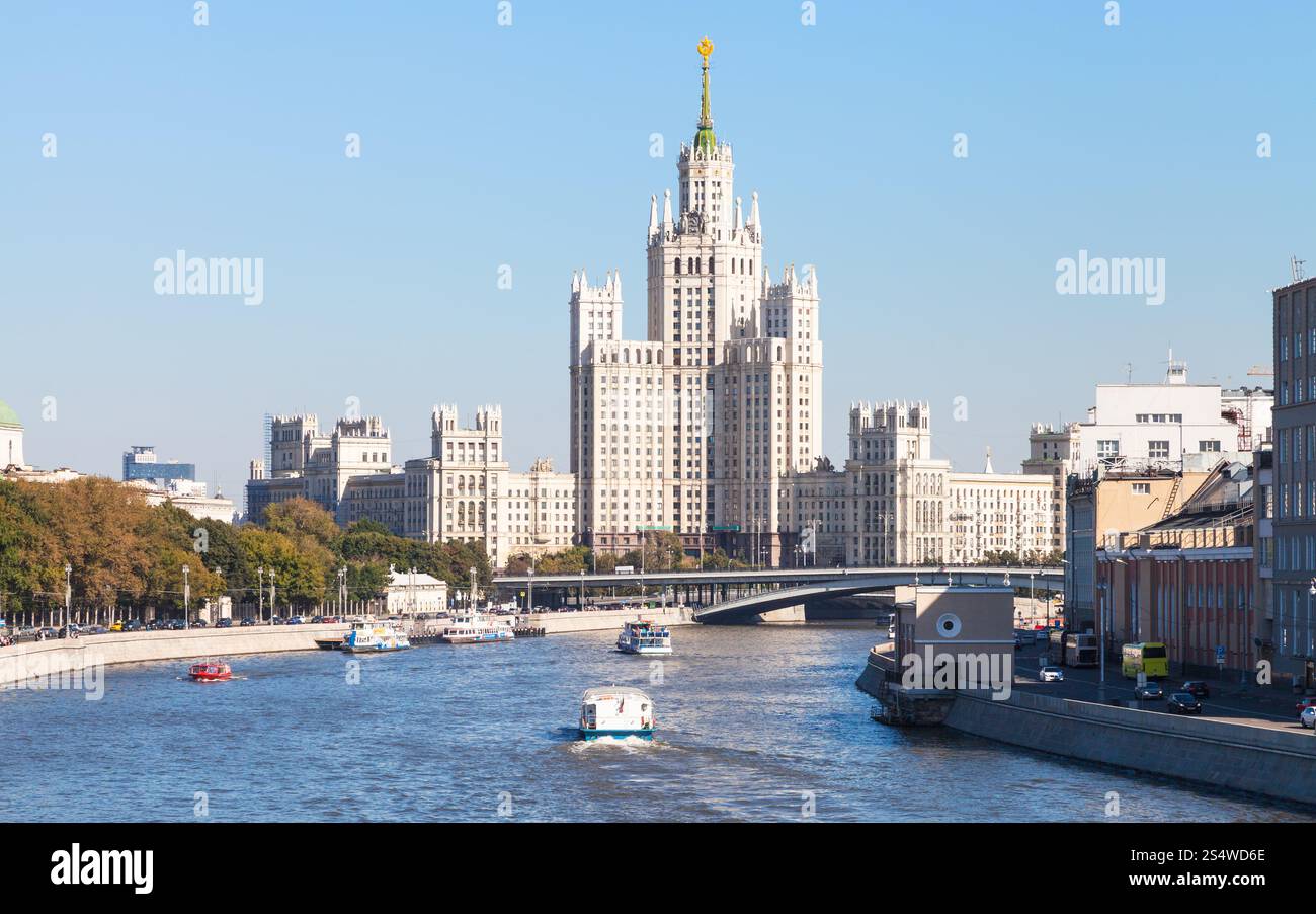 Moscow cityscape panorama of moskva river and moskvoretskaya embankment ...