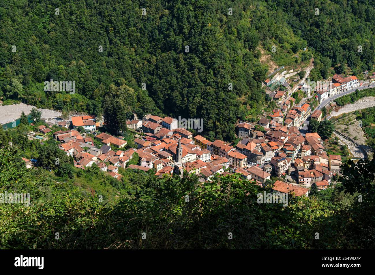 Molini di Triora, Ligurien, Italien Blick von Triora auf Molini di ...
