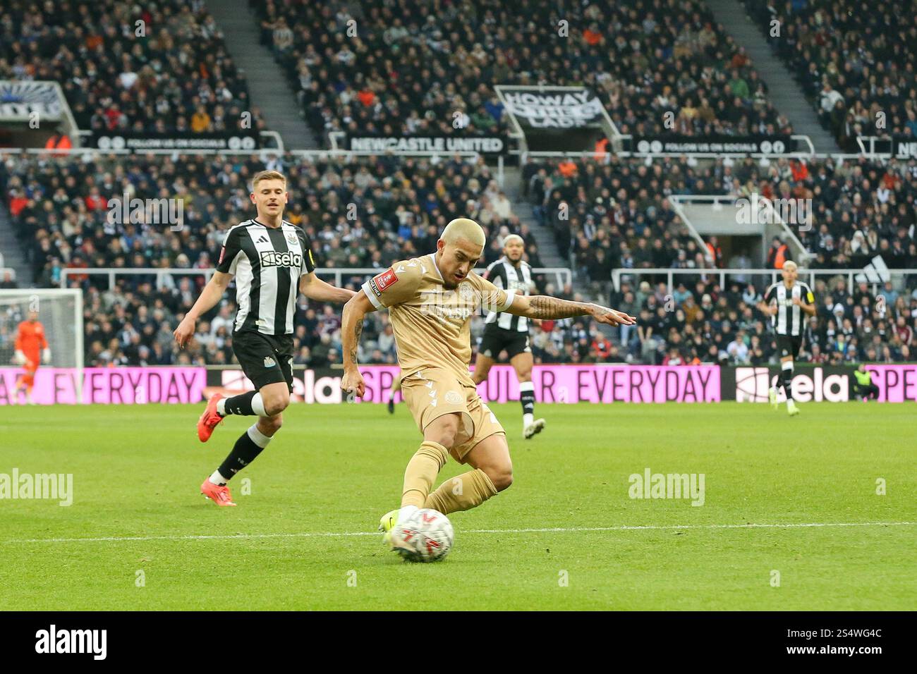 Saint James' Park, Newcastle, England - 12th January 2025 Danny Imray ...