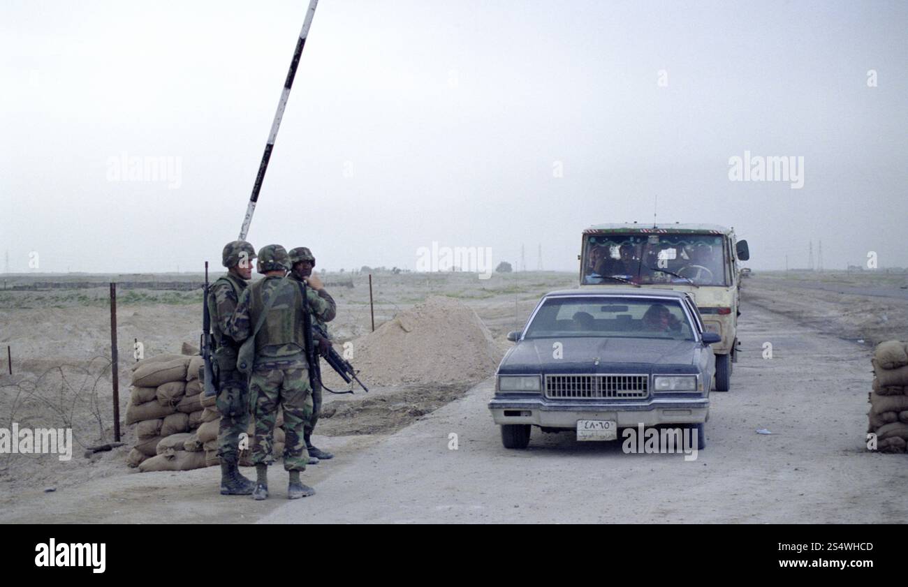 First Gulf War: 21st March 1991 Iraqi traffic waiting to pass through ...