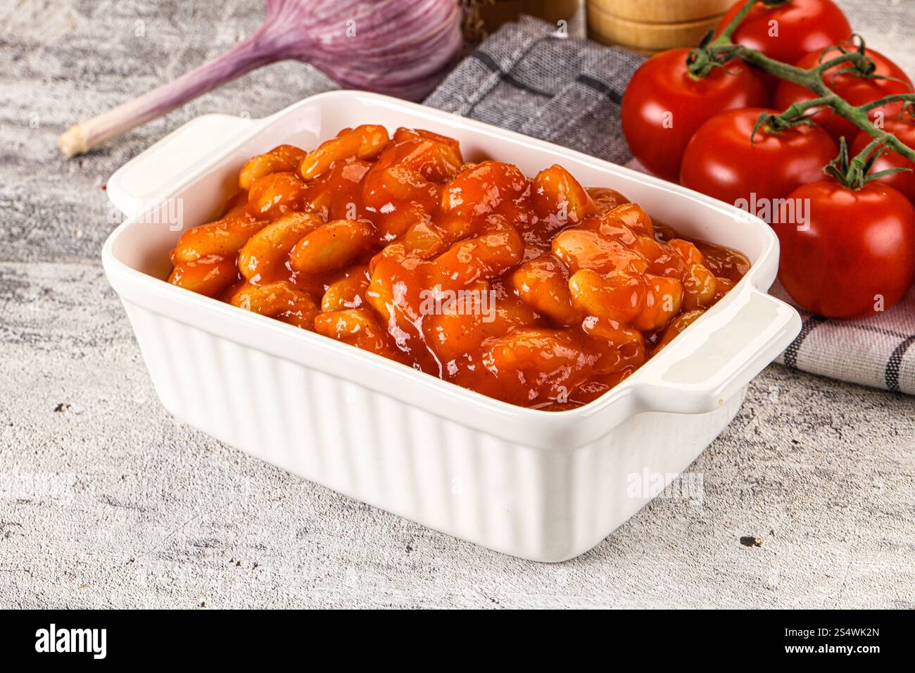 Baked white kidney bean with tomato sauce Stock Photo - Alamy