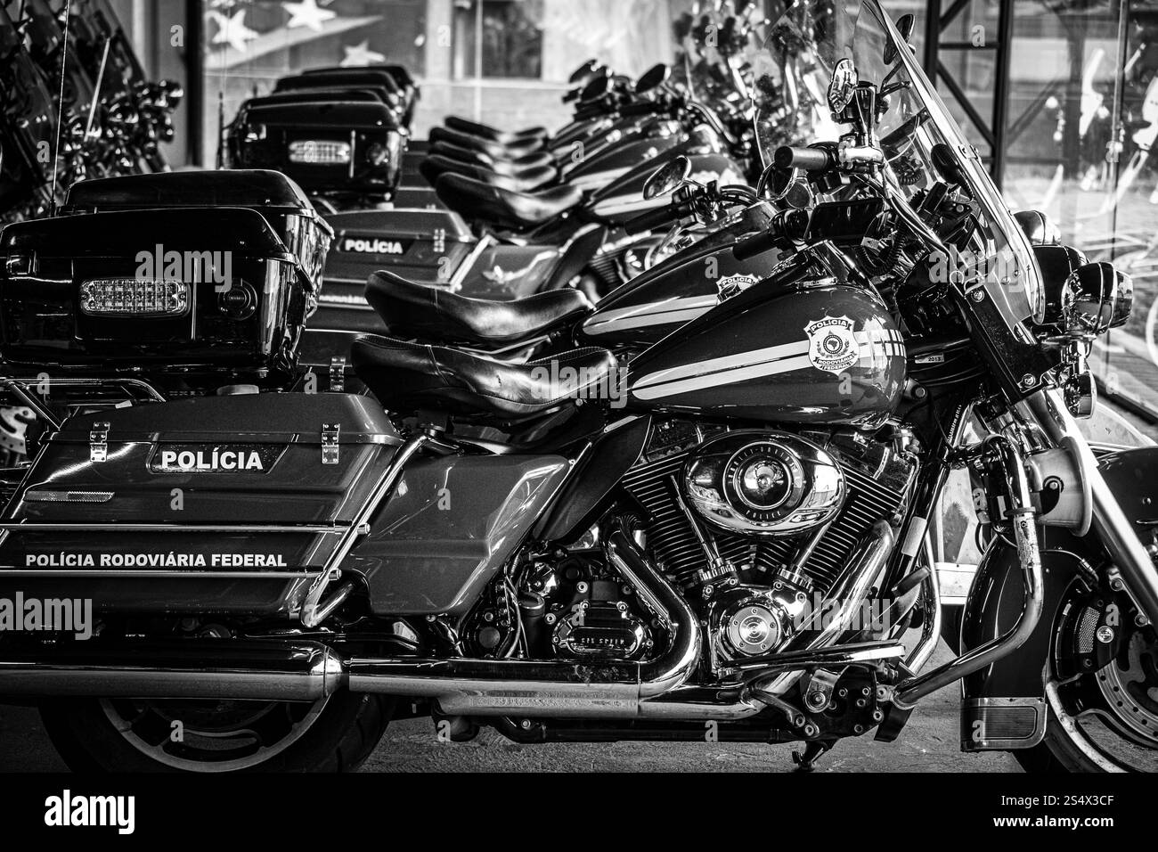Stationary police vehicle Black and White Stock Photos & Images - Alamy