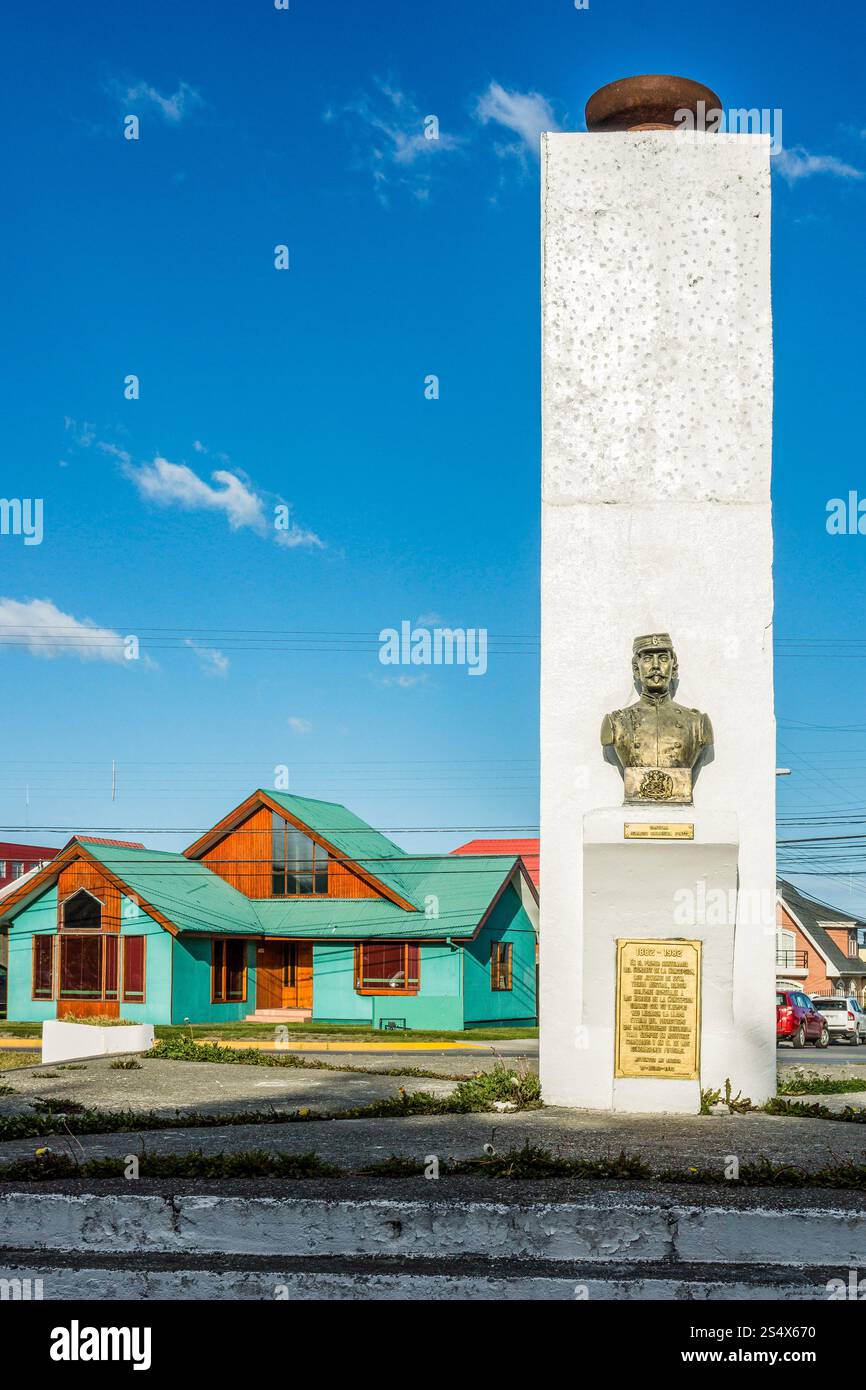 Captain Ignacio Carrera Pinto, monument to the heroes of La Concepcion ...