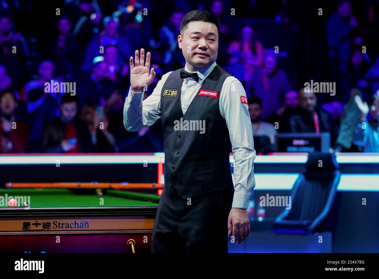 London, UK. 13th Jan, 2025. Ding Junhui waving to the fans after ...