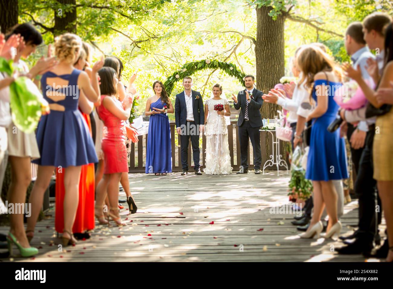 Outdoor wedding hi-res stock photography and images - Alamy
