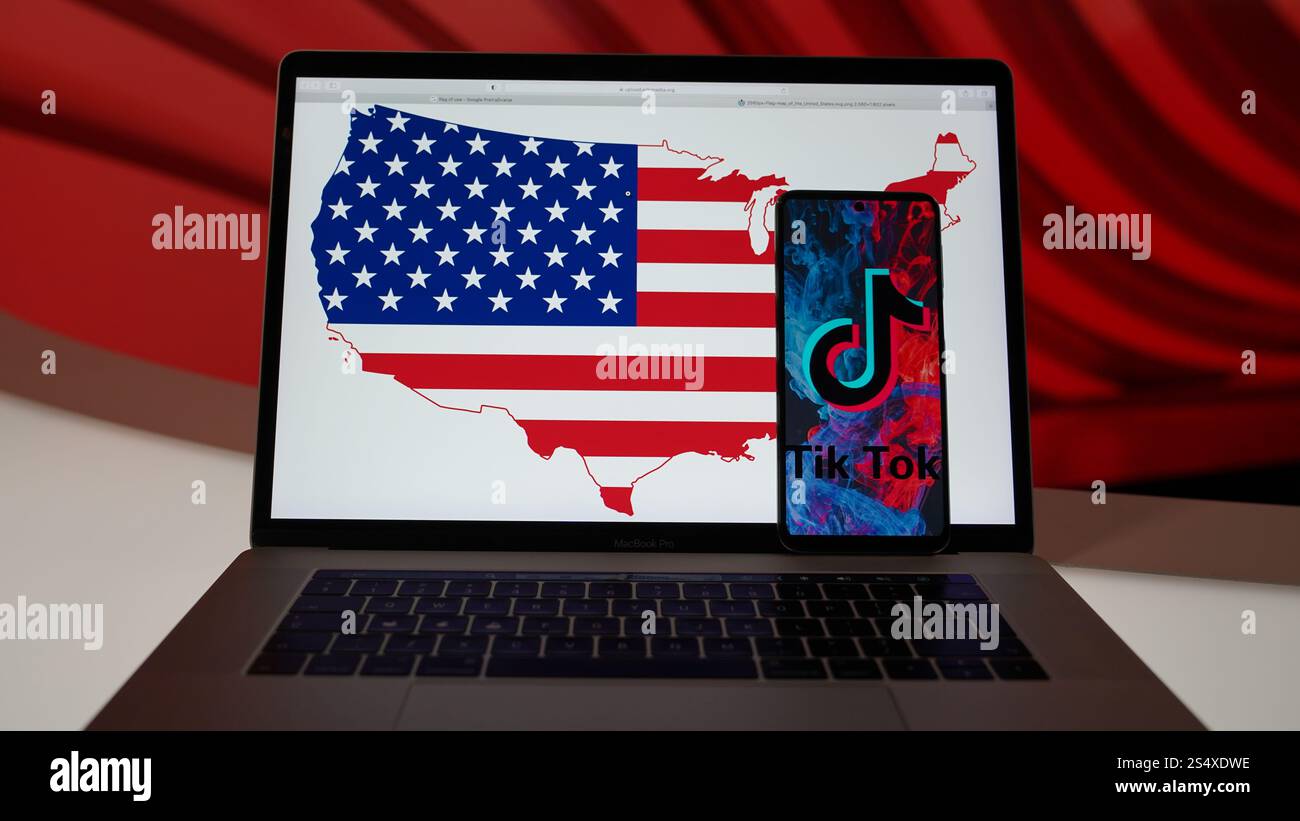 Photo of TikTok ban in the USA: Phone with the TikTok app and laptop ...