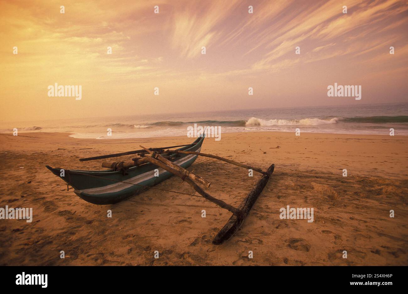Dhoni Fishingboats at the coast of Nagombo at the westcoast of Sri ...