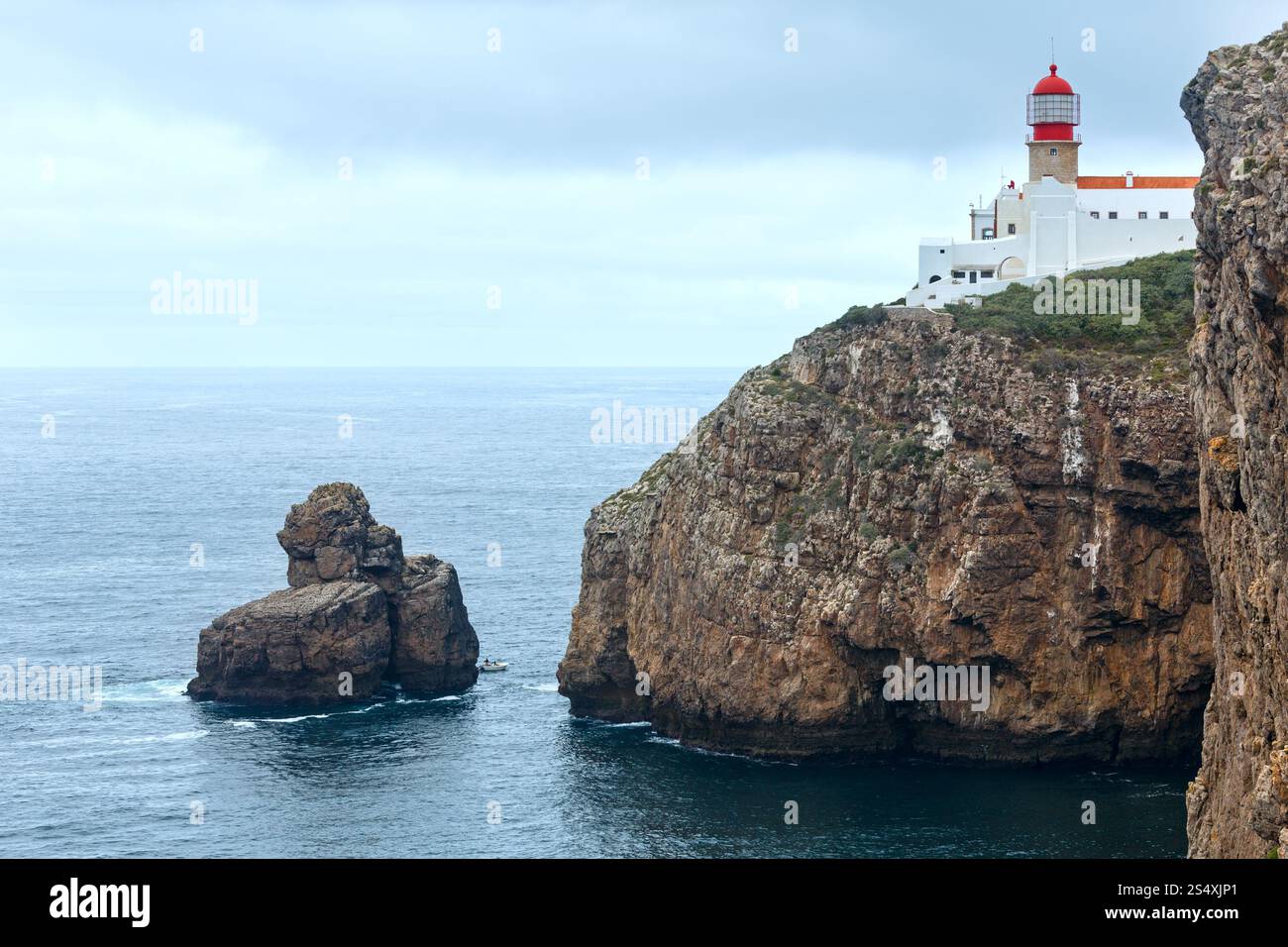 Lighthouse on cliff (Cape St. Vincent, Sagres, Algarve, southern ...