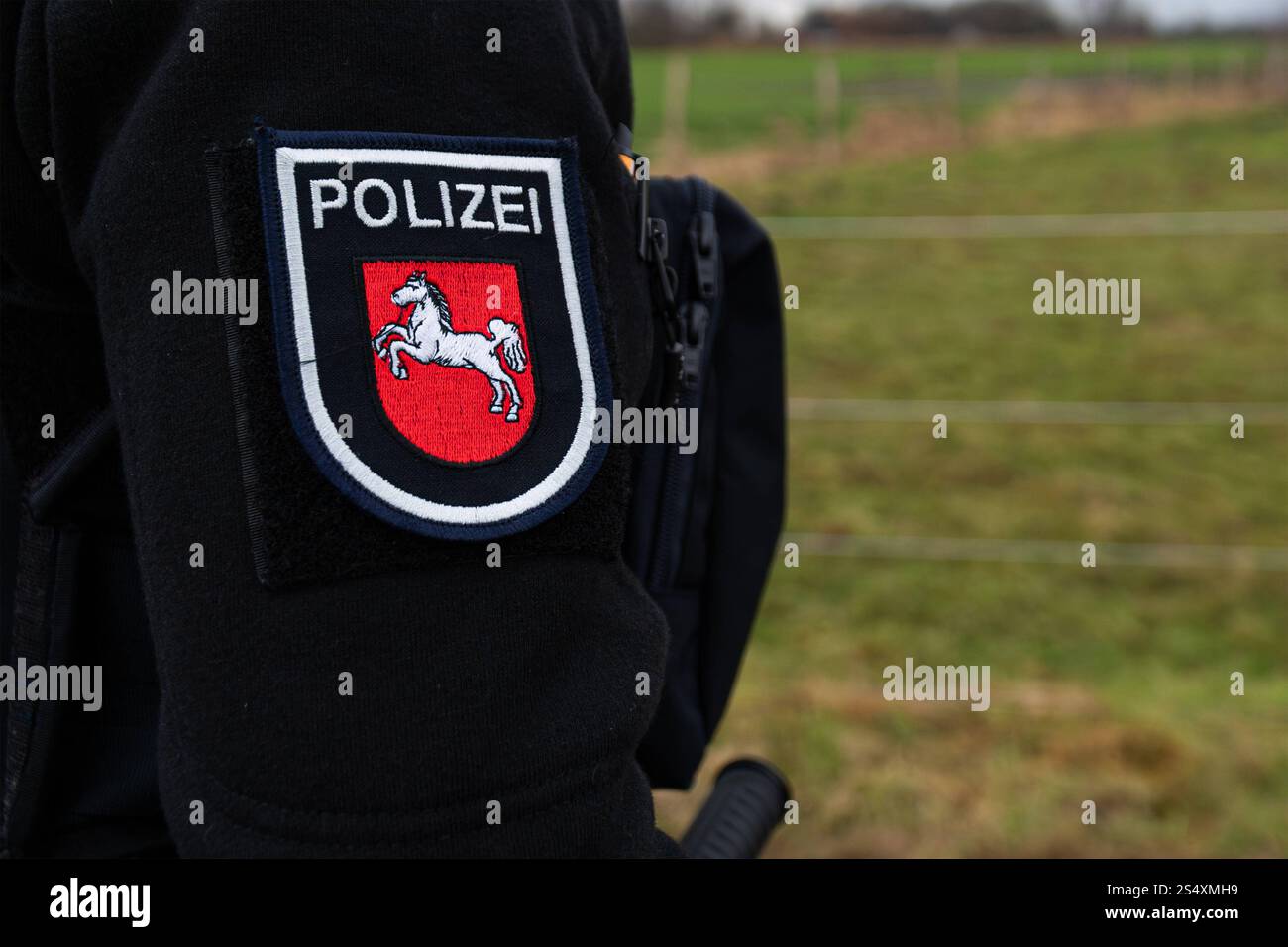 Landkreis Osnabrück, Deutschland 07. Januar 2025: Im Bild: Ein Beamter ...